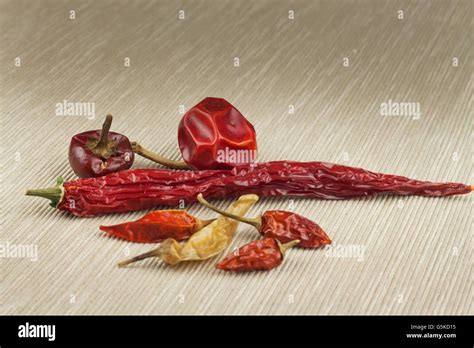 Différents Types De Piments Séchés Piments Rouges Séchés Sex épices à Lalimentation Photo
