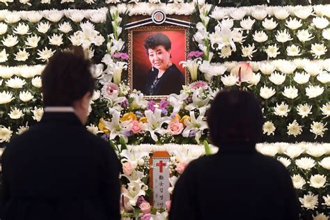 故 현미 빈소에 추모 행렬…이자연 회장 “두 아들 뜻 따라 장지는 미국 예정” 이투데이