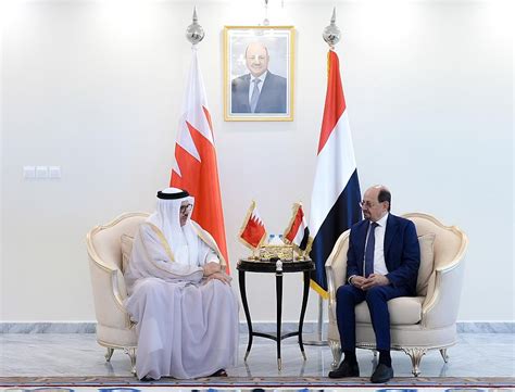 وزير الخارجية يستعرض مع نظيره البحريني العلاقات الثنائية بين البلدين