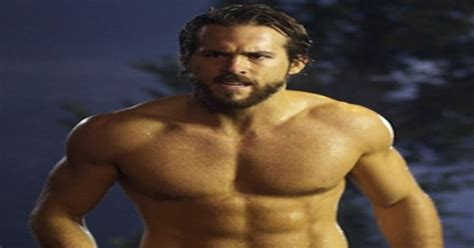 Happy 39th Birthday Ryan Reynolds Celebrate With The Actors Hunkiest