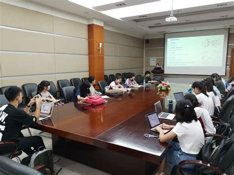 北京中学师生走进中科院奥运科技园区参观学习科研