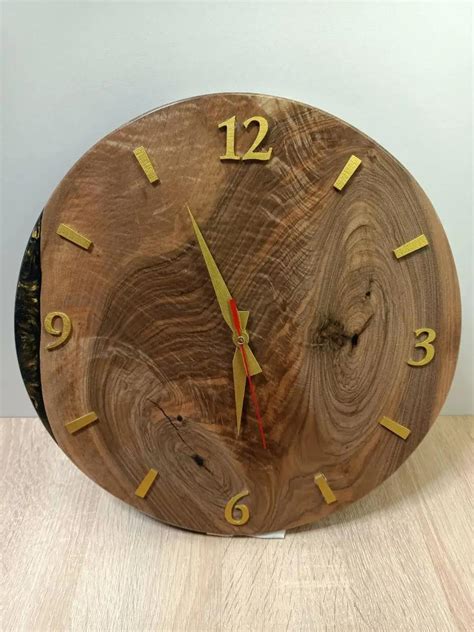 Круглий настінний годинник із дерева та епоксидної смоли 35 см класичний золотий циферблат 0717