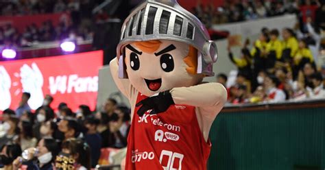 ‘마스코트 안에 사람 있어요 농구팬 마음 훔치는 마스코트 그 안은