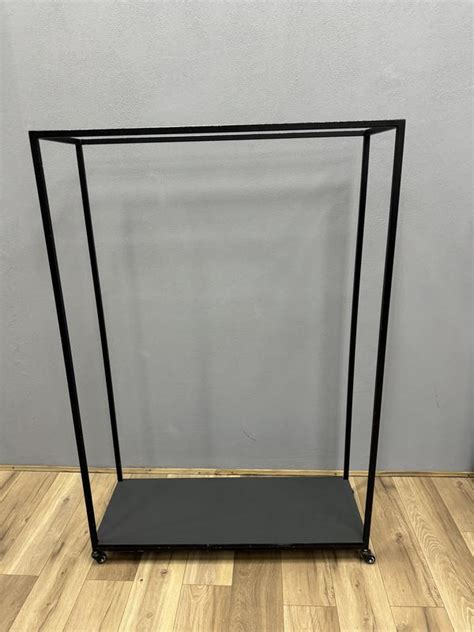 Стойка для вещей на колесах металическая квадрат труба — цена 700 грн в каталоге Мебель для