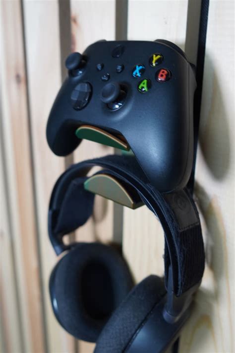 Controller And Headset Wall Mount V2 3d Model By 3ddesignbros On Thangs