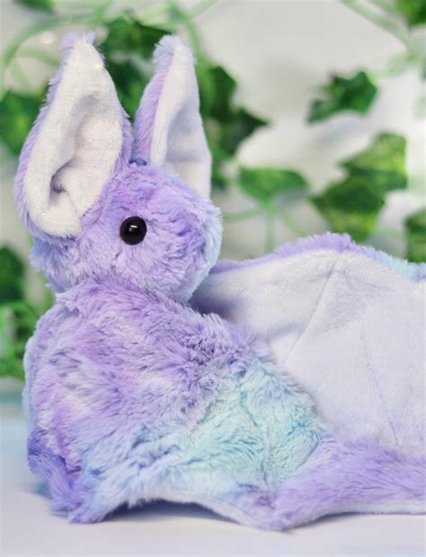 Fluffy Bat Has Entered The Chat 🦇🌿 Rbatty