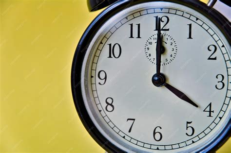 Premium Photo Shot Of Vintage Retro Analog Clock On Yellow Background
