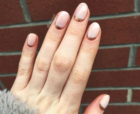 Осенний маникюр на короткие ногти 2022 50 фото модные и красивые идеи дизайна ногтей