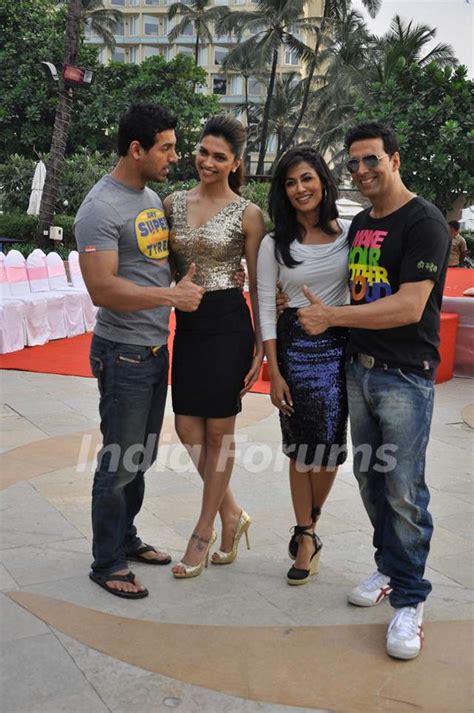 Akshay Kumar Deepika Padukone John Abraham And Chitrangda Singh At