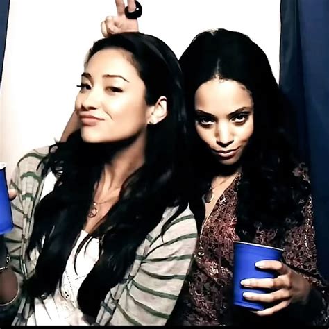 Emily And Maya Actrices Pretty Little Liars Film