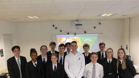 Champion Du Monde De Cuisine Paul Pipard Revient Dans Son Lycée Hôtelier à La Guerche De Bretagne