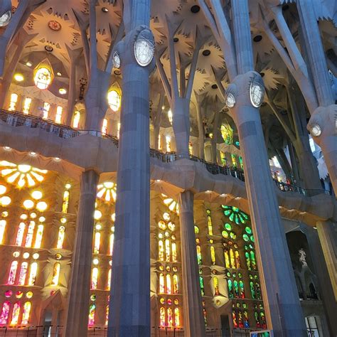 바르셀로나 가우디 반일투어 차량 반일프리미엄 가우디투어 구엘공원사그라다파밀리아성당 동반내부투어모두입장권확보 마이리얼트립