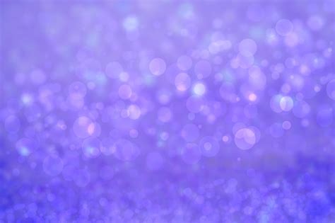 반짝이 발산 스파크 보케 서클과 빛나는 원형 조명이 있는 추상적인 파란색 그라데이션 핑크 퍼플 배경 텍스처 보케 라이트 효과와