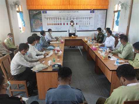 ဧရာဝတီတိုင်းဒေသကြီးဝန်ကြီးချုပ် ဦးတင်မောင်ဝင်းနှင့် တိုင်းအဆင့်ဌာနဆိုင်ရာ တာဝန်ရှိသူများ ငရုတ