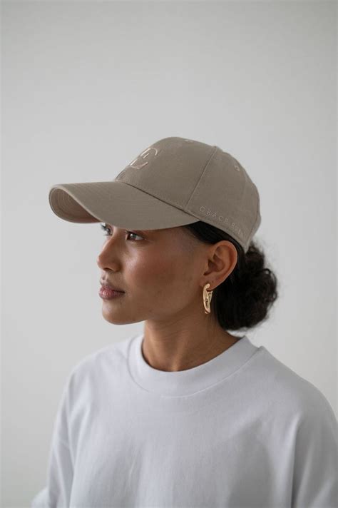 Grace Cap Beige Flaggen Sticken Etiketten