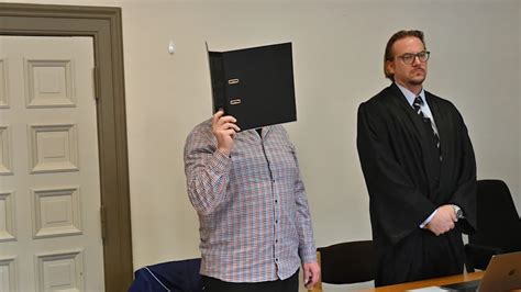 Німецький чиновник домагався дітей українських біженців погрожуючи депортацією Читайте на Ukr Net