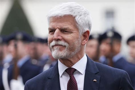 У Чехії схвалили закон який передбачає заборону отримувати паспорт цієї країни росіянами