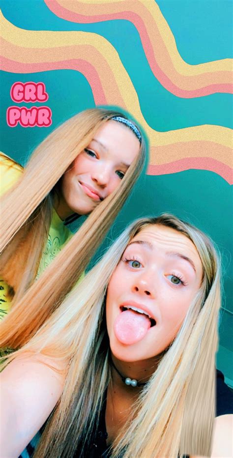 Pin By On Friendship In Cute Lesbian Couples Friends Photography Cute