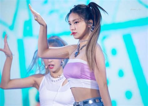 6 Hot Sexy Yeji Bikini Pics