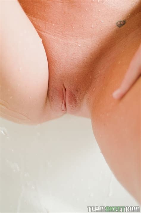 Sumptuous Hussy With A Tramp Stamp Gets Wet Xxx Dessert Picture 11