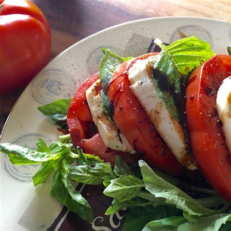Classic Caprese Salad With Balsamic Glaze