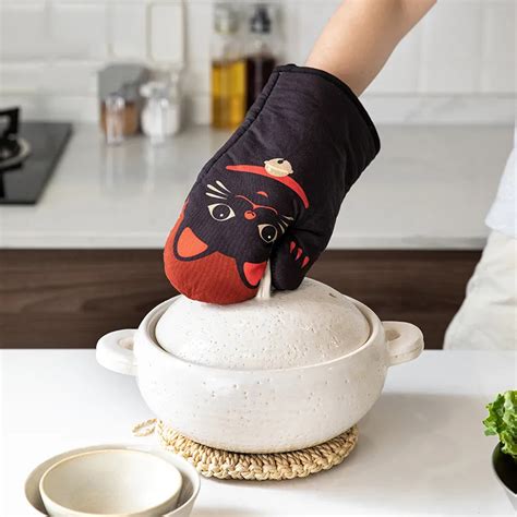 Lucky Cat Oven Mitt Catastic