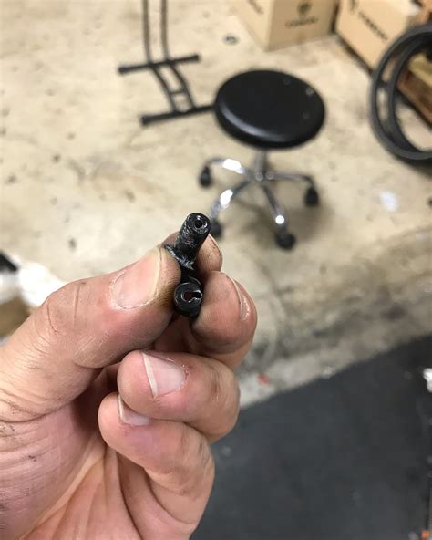 바이크피트 중고 구입한 로드 자전거 케이블 교체 작업 ⠀ 전주인이 아주 열심히 타신틋 합니다