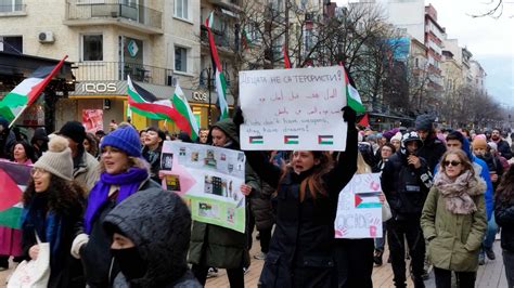 Протестно шествие Свобода за Палестина блокира центъра на София СНИМКИ ВИДЕО Информационна