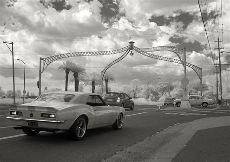 무료 이미지 검정색과 흰색 교통 거리 바퀴 아치 단색화 스포츠카 빈티지 자동차 초차 구름 철 권위 있는 카마로 적외선 신호등 리오 린다