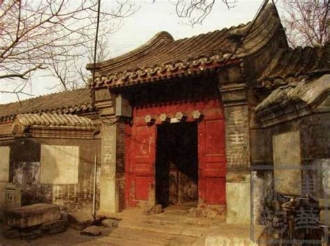 北京古老民居四合院，记录的政治文化信息是（） 北京古老民居四合院，记录的文化信息是（）
