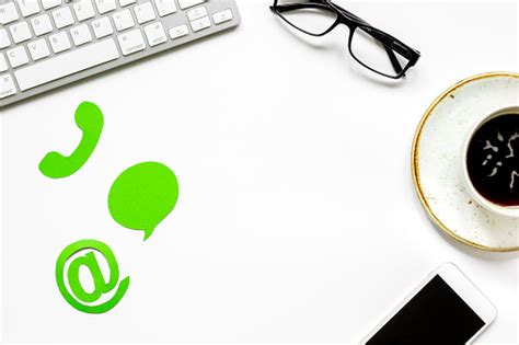 이메일 고객 지원 서비스 데스크톱 표지판 흰색 배경에 평면도 모형 개념에 대한 스톡 사진 및 기타 이미지 개념 기업 재무와 산업 러시아 Istock