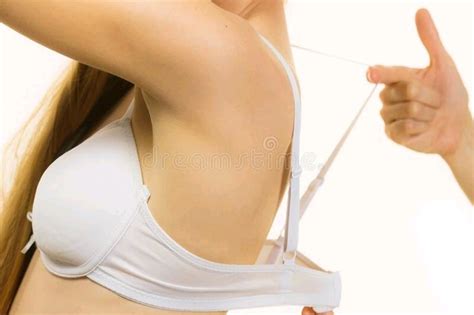 Check Out These 5 Bad Habits That Can Cause Breast Sagging Boombuzz