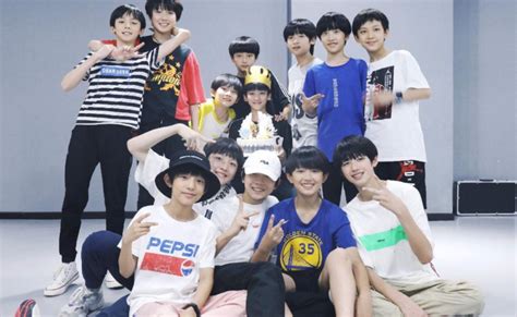 Tf家族四代练习生首次路演！时代峰峻造星太急，刚路演直播被封了 哔哩哔哩