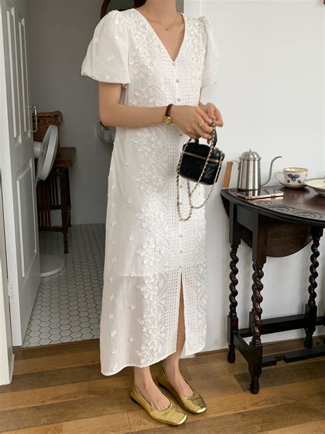 베이지하루 브이넥 반팔 원피스 롱드레스 화이트 단추 봄 여름 셔링 퍼프 트임 슬림핏 자수 결혼식 피로연 하객룩 상견례 엄마돌잔치 셀프웨딩 스몰웨딩 30대 40대 여성 여자