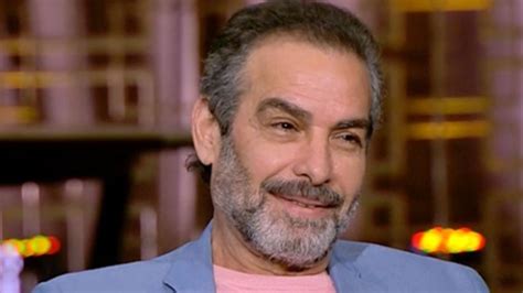 أحمد عبد العزيز عن رفضه مصافحة شاب لم أنتبه إليه