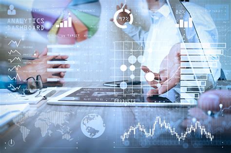 사업 개념으로 그의 동료 및 사무실에서 비즈니스 전략 디지털 레이어 효과와 프레 젠 테이 션 만들기 공연에 대한 스톡 사진 및 기타 이미지 Istock