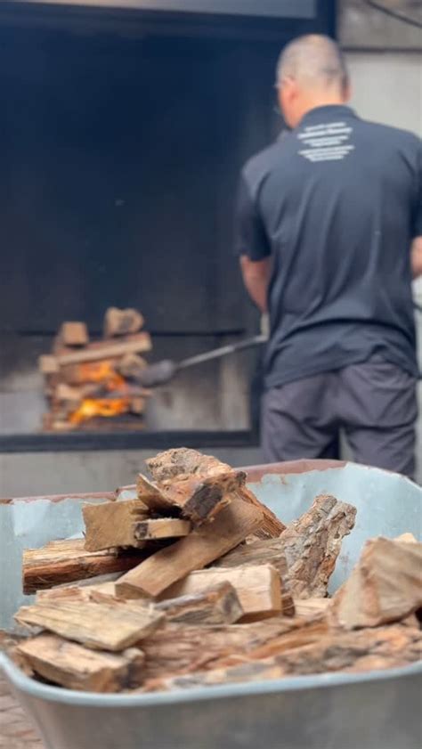 버드나무브루어리 브루마스터 필립우 형과 함께 갓 만든 맥주 시음 중 버드나무브루어리 강릉 Craftbeer Korea Microbrewery