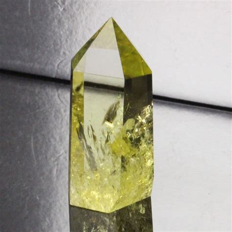 玄関に飾る置物には水晶、シトリン、アメジストがおすすめ パワーストーン 天然石通販 Lulu Houseルルハウス