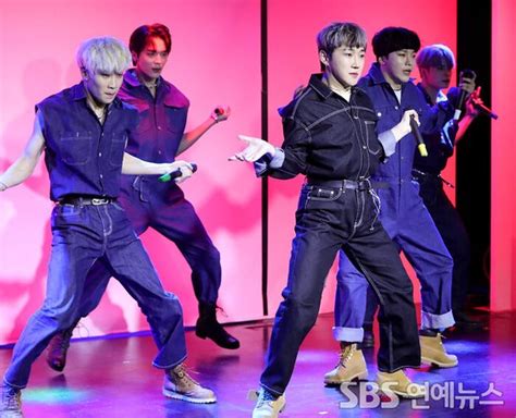 [e포토] 에이블루 홍대 길거리에서 무대 위로 네이트 뉴스