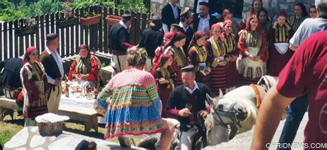 Фото видео Во Галичник се венчаа охриѓанката Елисавета Булоска и галичанецот Оливер