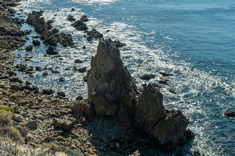 코로나 델 마르의 태평양 해안에 있는 거친 바위 뉴포트 비치 남부 캘리포니아 0명에 대한 스톡 사진 및 기타 이미지 0명 거친 경관 Istock