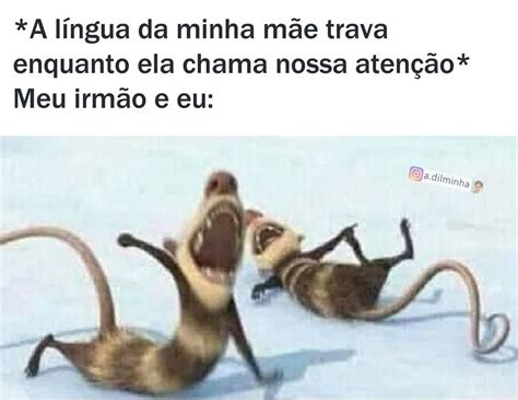 A Língua Da Minha Mãe Trava Enquanto Ela Chama Nossa Atenção Meu
