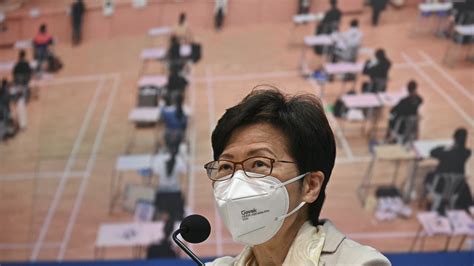 防疫基金｜議員質疑未涵蓋港鐵保安清潔 林鄭指會不停補漏拾遺