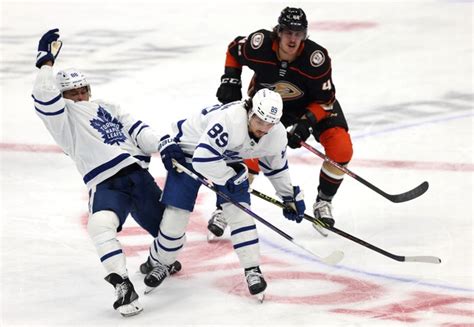 Maple Leafs Blow Lead In Anaheim Pressure Mounts Toronto Sun