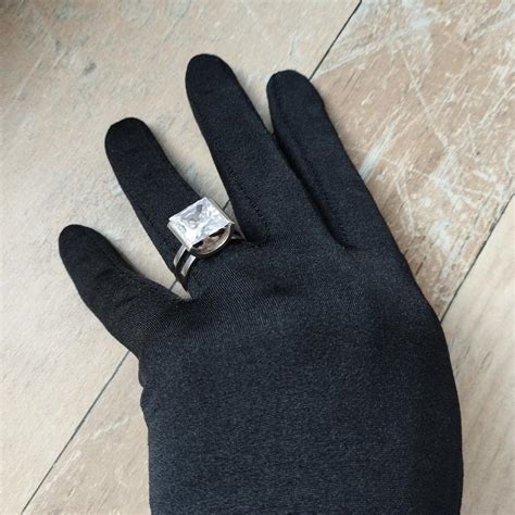 Сріна каблучка — ціна 1680 грн у каталозі Кільця і персні Купити аксесуари за доступною ціною на