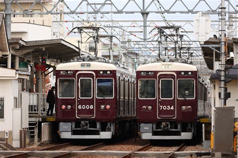 阪急伊丹線を撮影塚口付近にて 22 12 05 80年生の人生まだまだこれからだ