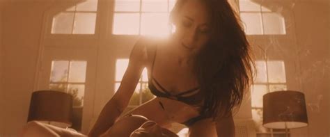 Uma Thurman Nude Maggie Q Sofia Vergara Alice Eve Sexy The Con Is On Pics Gif Video