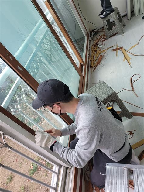 용암동 덕일마이빌 아파트 외부샤시와 현관문 인테리어필름 시트지 시공 충청북도 청주시 상당구 용담명암산성동 비즈프로필