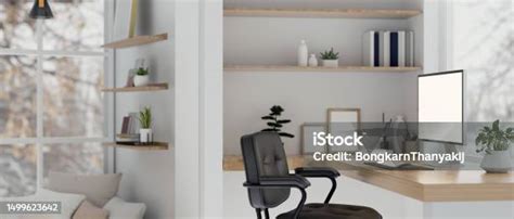 컴퓨터 모형이 있는 흰색의 아름다운 미니멀리스트 스칸디나비아 홈 오피스의 뒷모습 0명에 대한 스톡 사진 및 기타 이미지 0명 3차원 형태 가구 Istock
