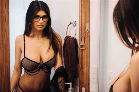 Why Did Mia Khalifa Leave The Nude Movie Industry Film Daily